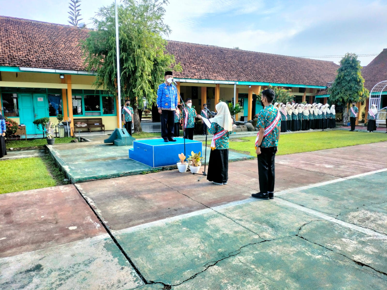 UPACARA MEMPERINGATI HARI PAHLAWAN | SMP Negeri 1 Purwojati